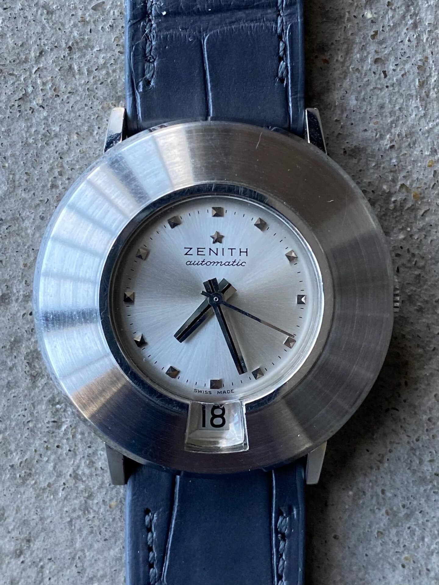 timeXchange ZENITH "Keyhole" stainless steel NOS ref.A6621 - timeXchange